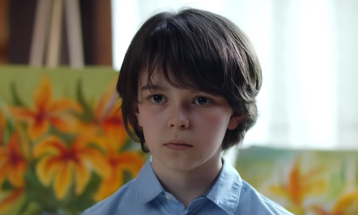 Przez jakiś czas kobieta siedziała wpatrując się w puste pudełko, nie ...